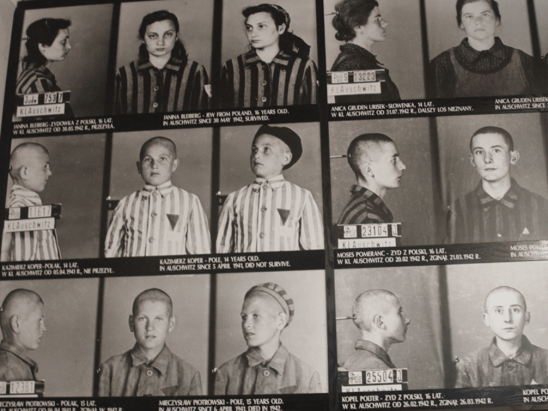 En memoria de las víctimas del Holocausto