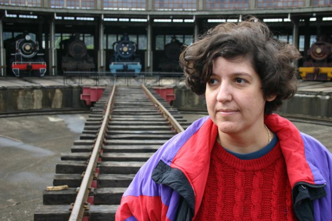 Isla y poesía en las maletas de Damaris Calderón